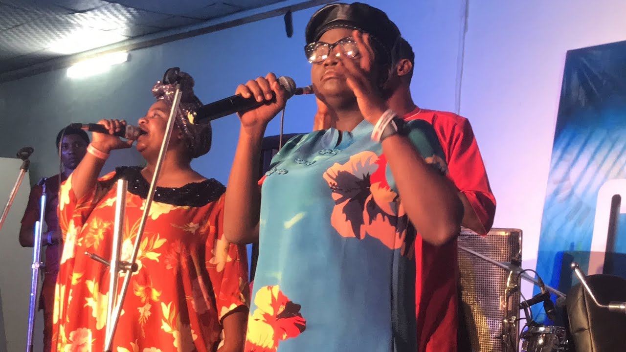 ADEYINKA ALASEYORI GIVES ENERGETIC PERFORMANCE AT COMMUNITY PRAISE ...