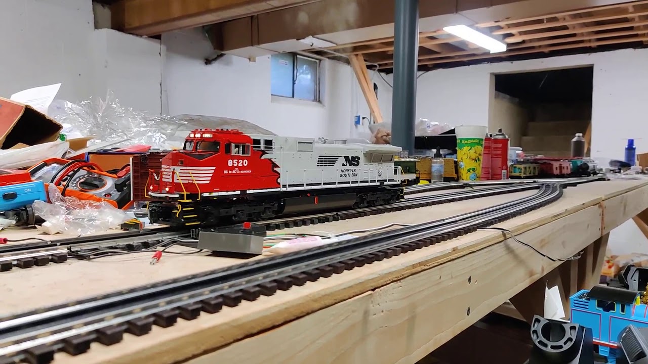 My York train meet haul. An MTH Dash-9. Dash-9 to AC44C6CF rebuild ...