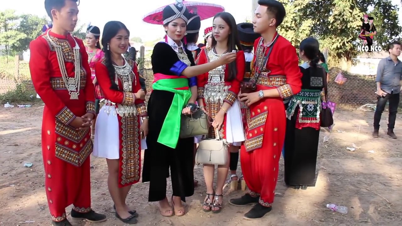 Hmong lao new year vientiane 2017 tsim nuj vaj - YouTube
