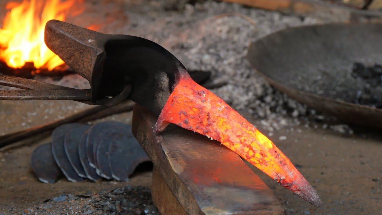 Cutting the genta to make a chorasi | Blacksmith | - YouTube