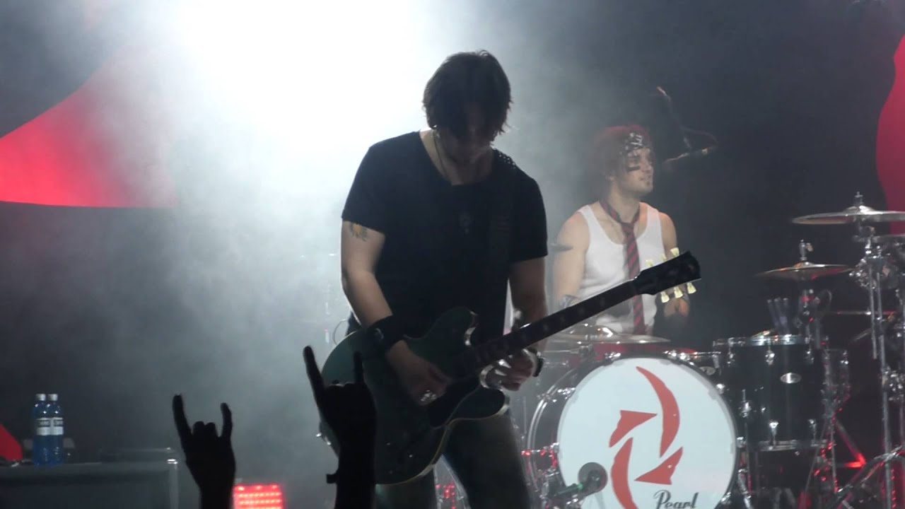 Halestorm LIVE Dissident Aggressor (Judas Priest Cover) 01.04.2015 ...