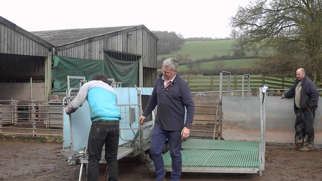 R T Anthony - Setting up Gull wing shearing trailer - YouTube