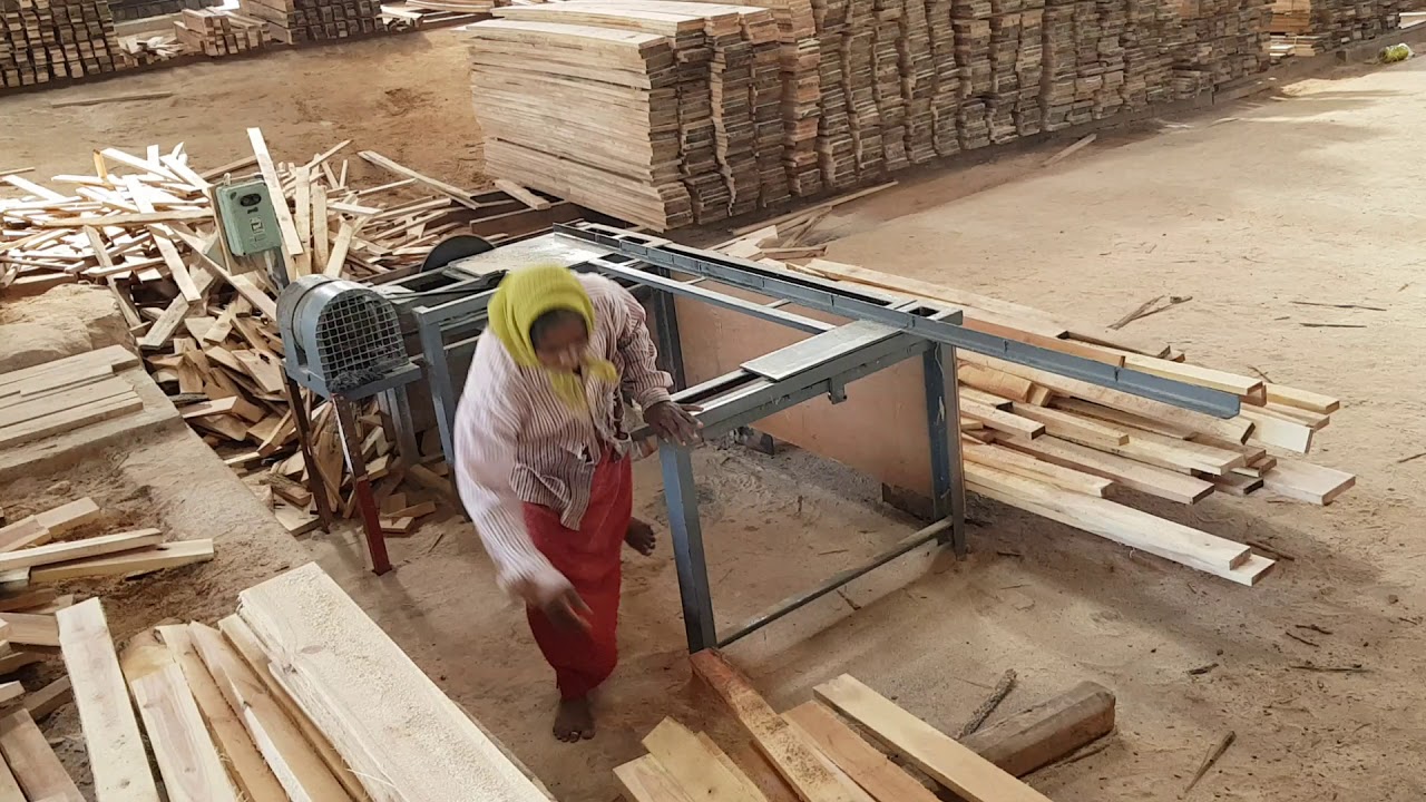 Cross cutting machine at sawmill - YouTube
