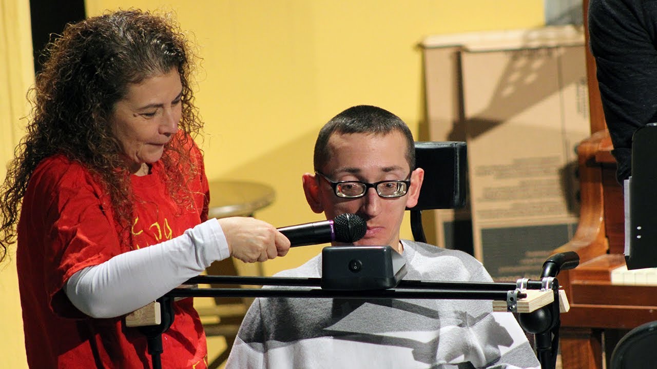 Holiday Spectacular 2018: Paul Bures Performs "Santa's Got A Bag Of ...