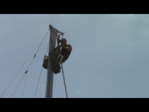 Installing Tri Colour LED masthead light - YouTube