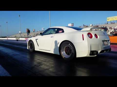 Andy Turpen hitting the 8's in his Topspeed Elite Turbo R35 at TX2K17.