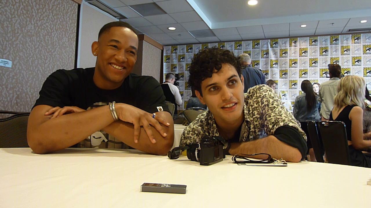Legacies SDCC: Peyton 'Alex' Smith (Rafael Waithe) and Aria Shahghasemi ...