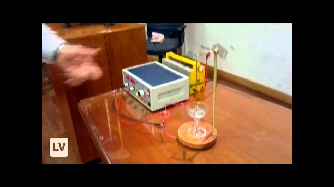 El físico Pedro Walter Lamberti reconstruye experimentos antiguos - YouTube