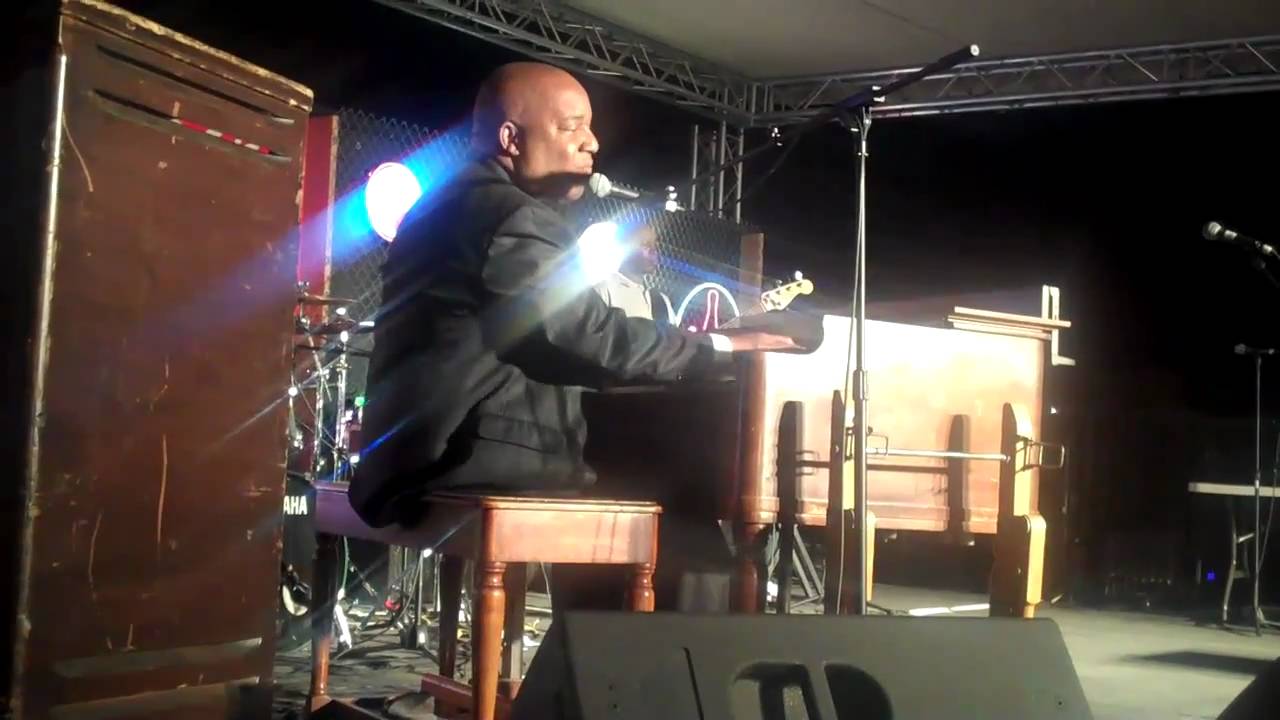 MOSES TYSON, JR. TAKES US "NEAR THE CROSS" - YouTube