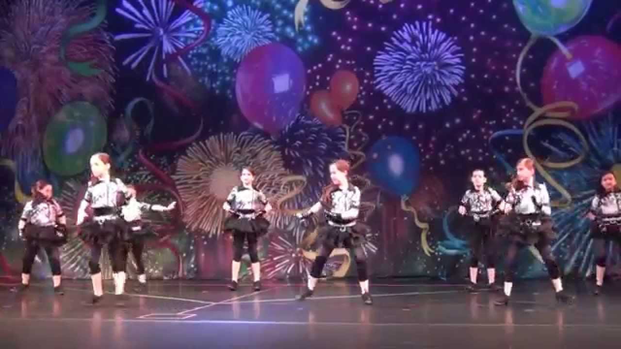 Sara 2014 Dancing good time - YouTube
