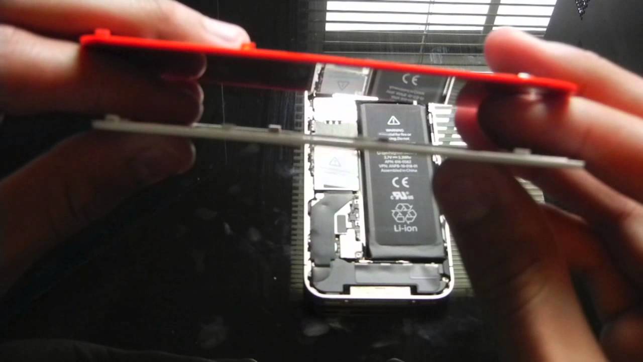 Changing the iPhone 4s Housing - YouTube