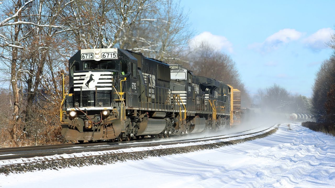 A Snowy NS M7G With An SD60 Leader - Ridgeview PA - YouTube
