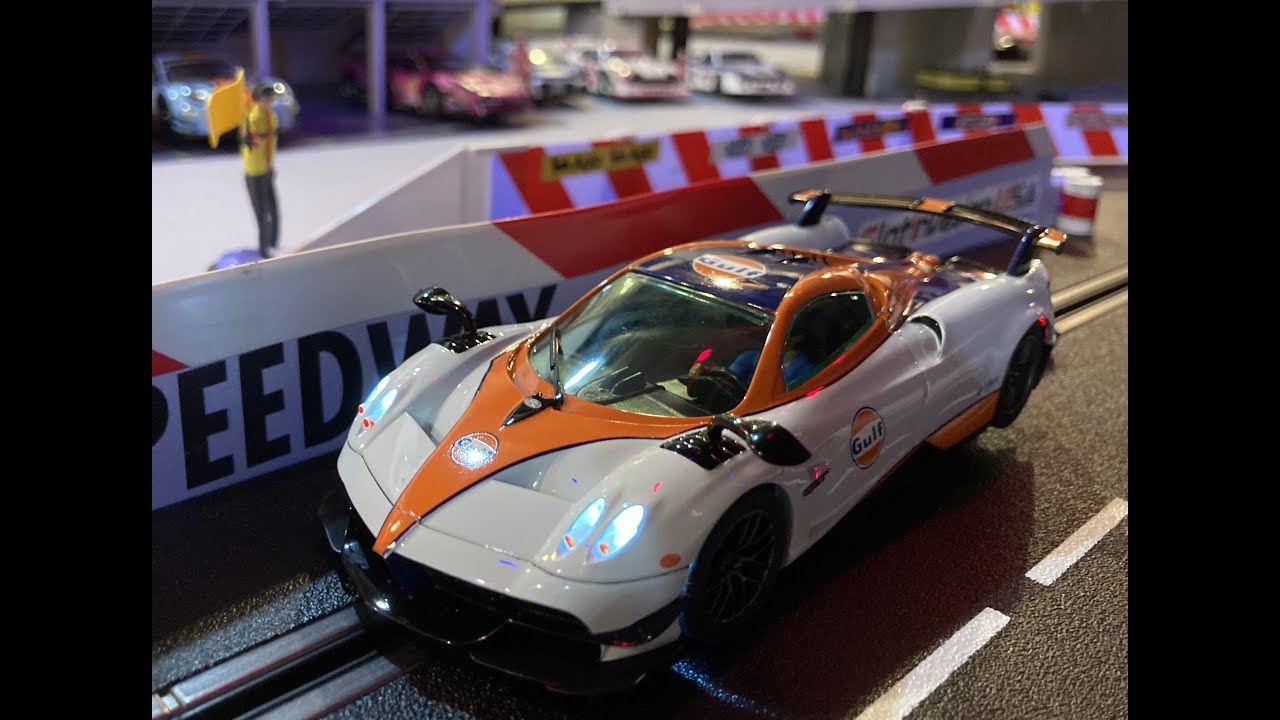 Scalextric D.R.P. Pagani Huayra BC Roadster-Gulf Livery: Unboxing - YouTube