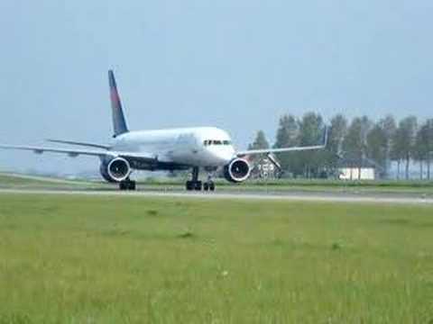 Delta 757-200 winglets new colours taxi by - YouTube