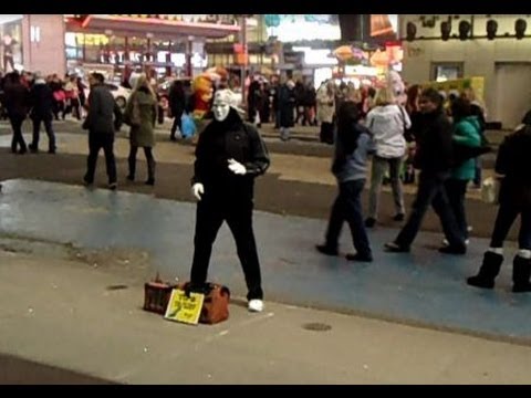 Living Statue Mime Artist, Times Square, NYC - Street Performer Trying ...