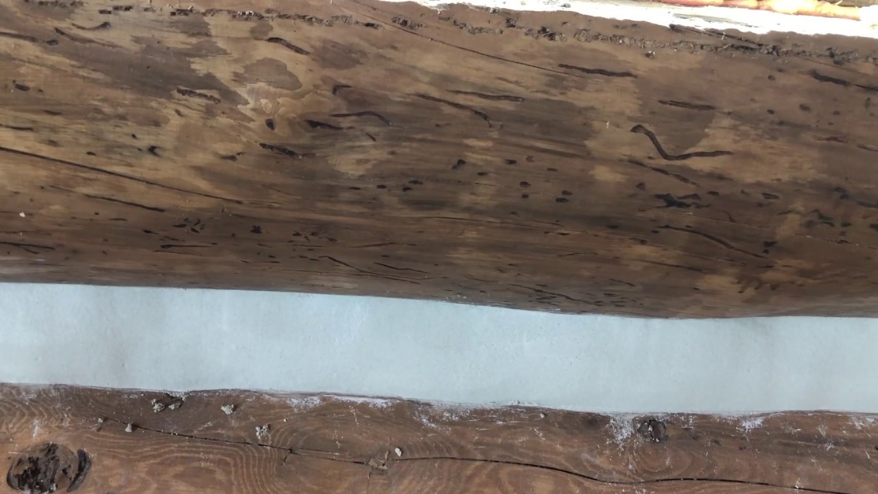 Chinking a log home with old-school cement based mortar - YouTube