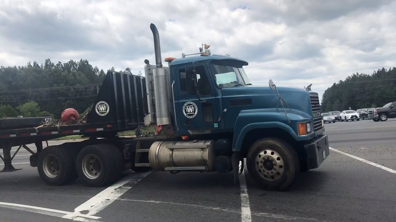 Truck Spotting! A Nostalgic Mack, Fiamm Fluetone, THE LOUD PETE DUMP ...