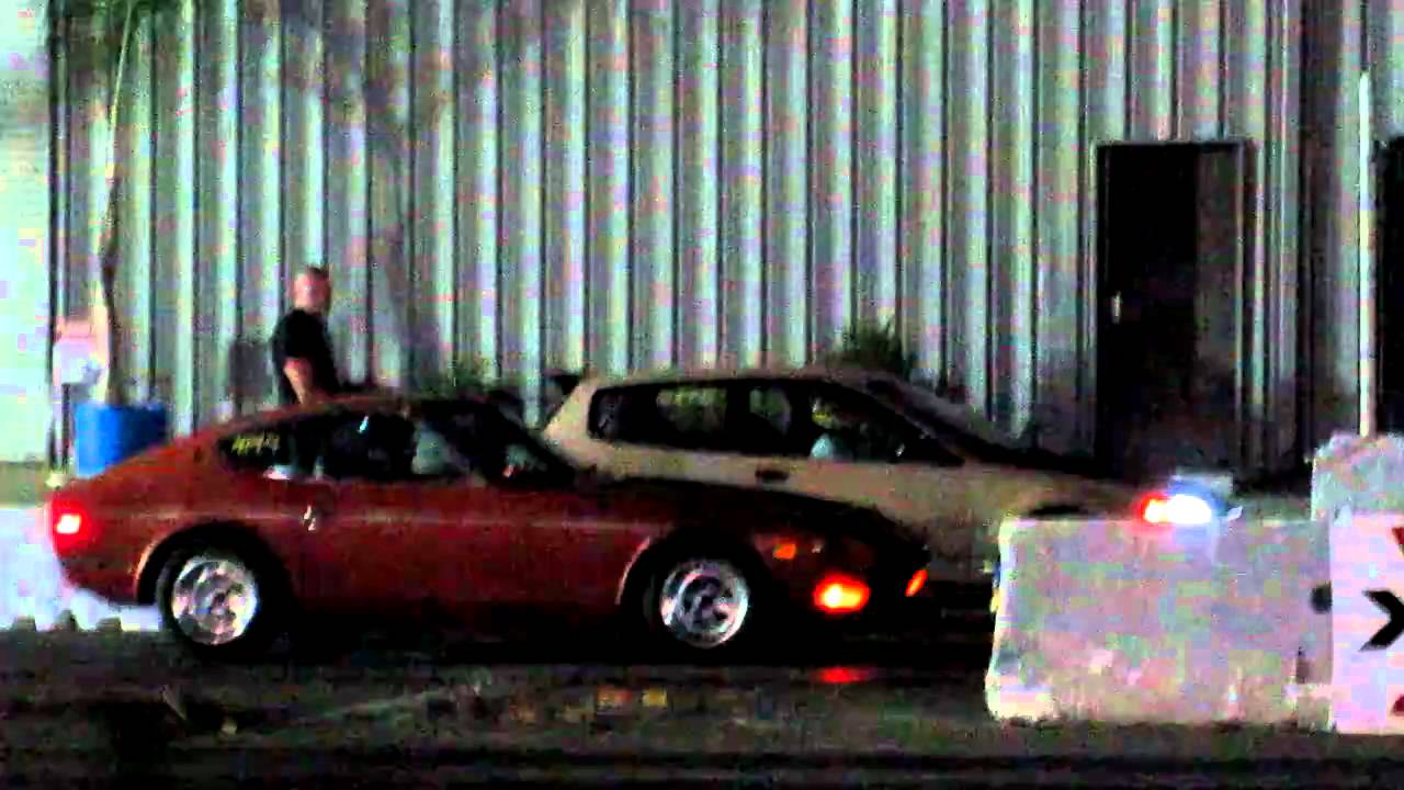 Datsun 240z smokes turbo Civic drag racing - YouTube