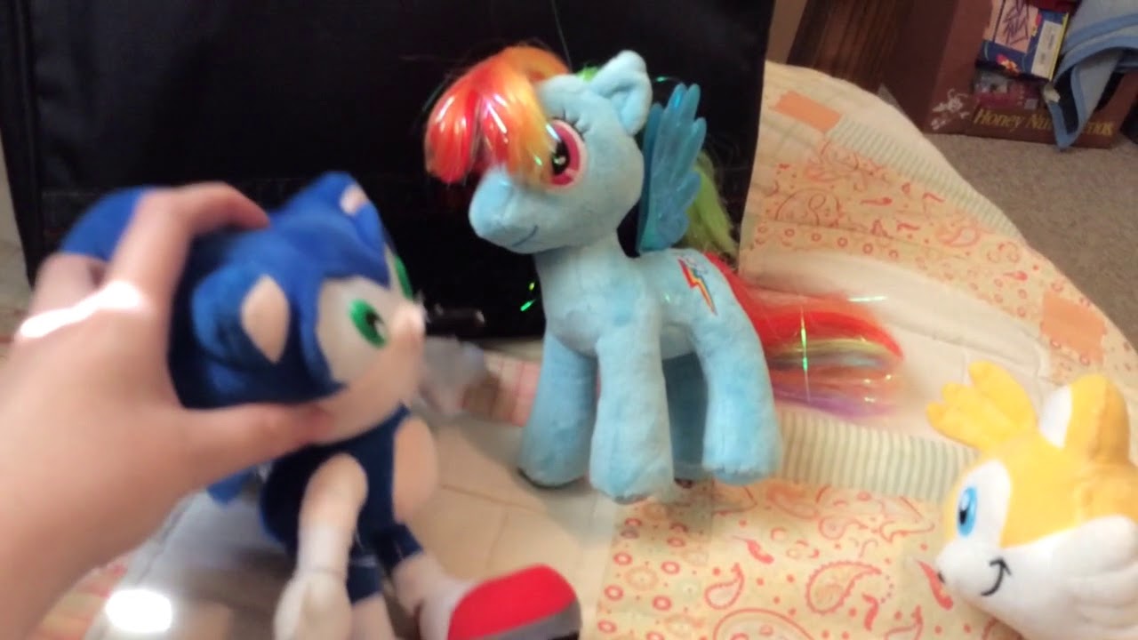 Sonic And Rainbow Dash Kiss