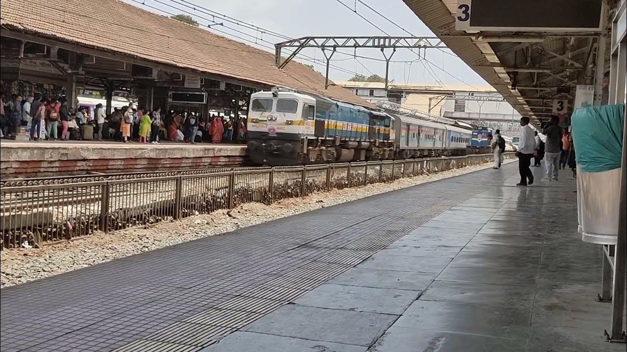 12071 CSMT Jalna Jan Shatabdi Express Arriving Kalyan Jn! - YouTube