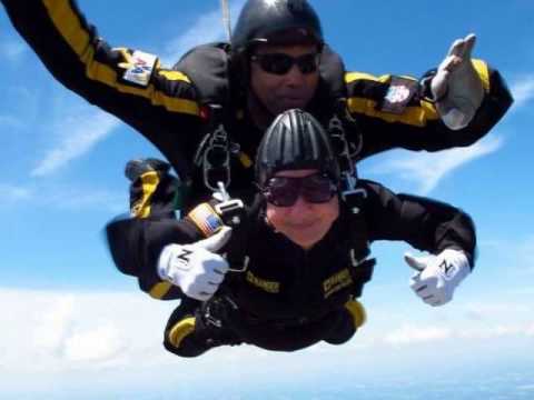 George H.W Bush Skydiving at 90 Years Old! - YouTube