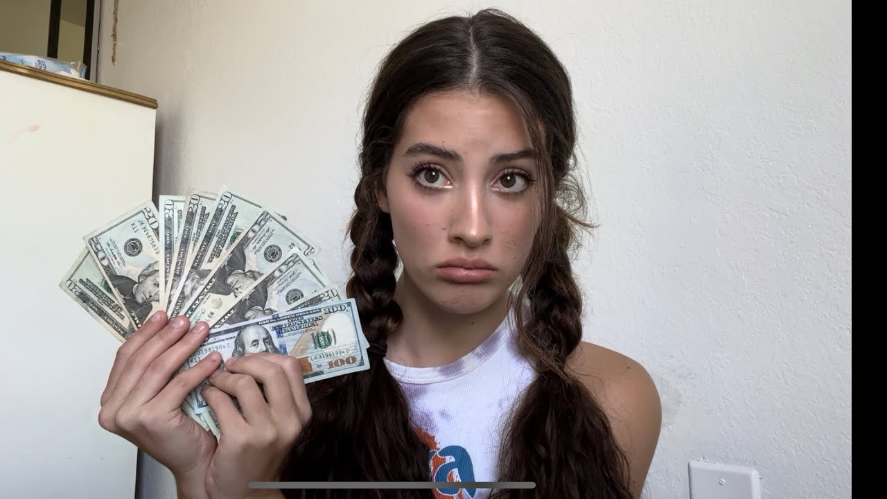 Waitress Wears Pigtails And Dramatic Makeup To Make More Tips - YouTube