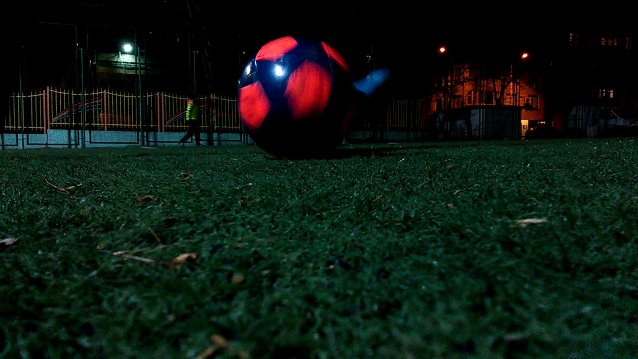 Football maniacs - YouTube