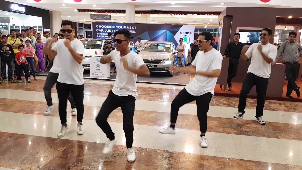 Bollywood Govinda funny dance performance by Avengers crew - YouTube