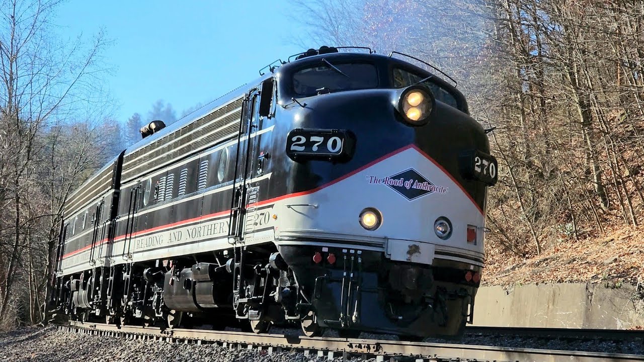 F-Unit Santa Passenger Train, Reading & Northern, Lehigh Gorge - YouTube