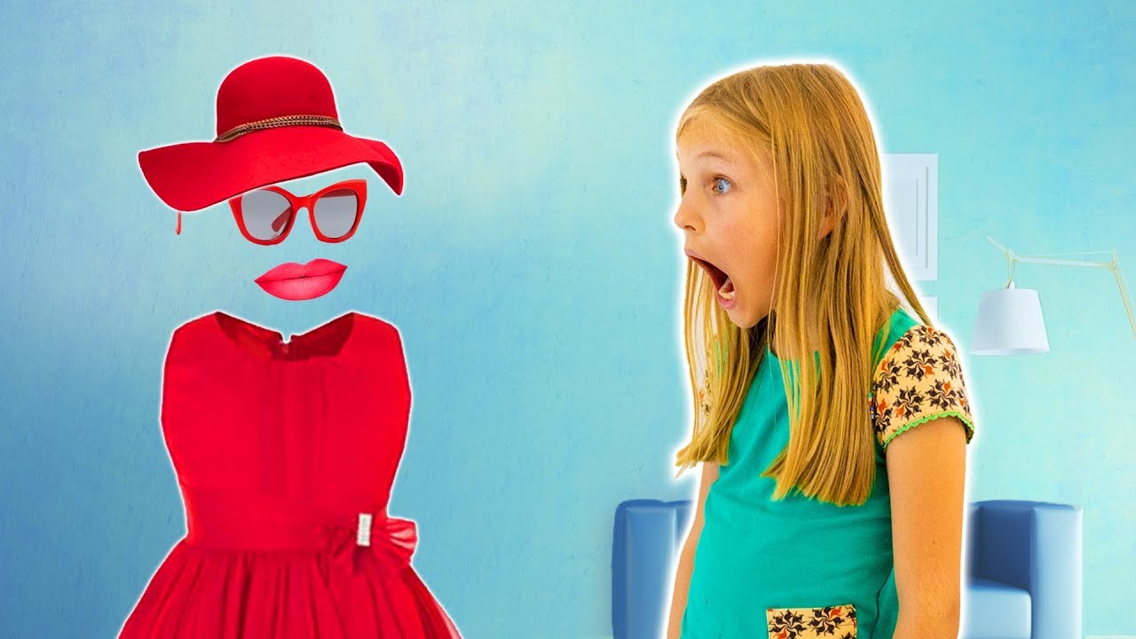 Amelia and Avelina and the invisibility cloak. Funny invisible girl ...