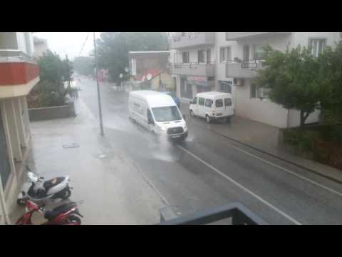 15 dakikada çanakkalede yagmur sel oldu