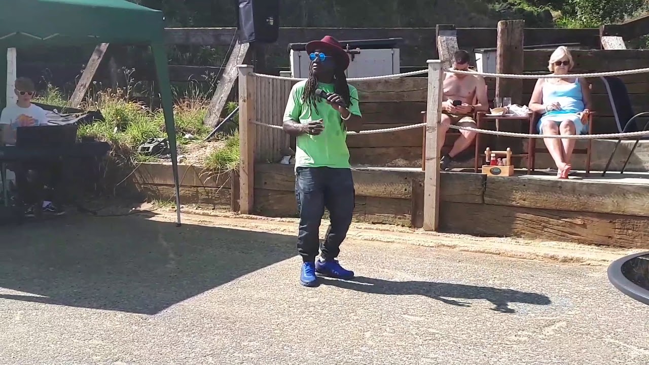 Derek Sandy at Salix cafe Shanklin 27 Aug 2017 - YouTube