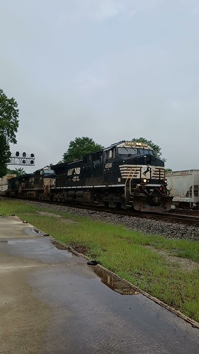 Power Stroll "heading down mountain" Nice Blast! Norfolk Southern #4581 led NS #28r @rider22 ...