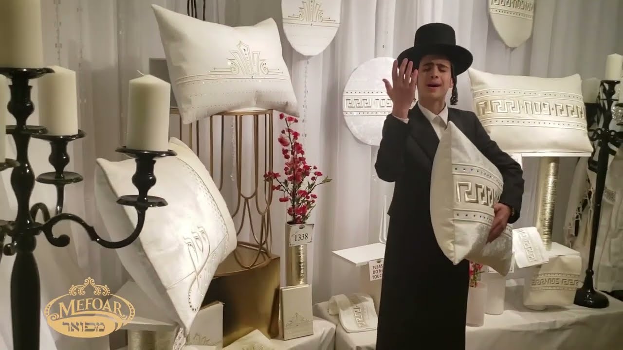 Yossi Lax Sings Kadaish at Mefoar Judaica - YouTube
