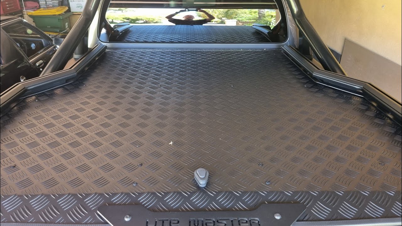 Utemaster load lid 12 months on. - YouTube