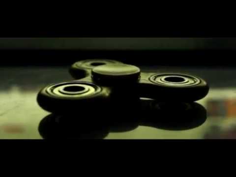 The fidget spinner - horror film - YouTube