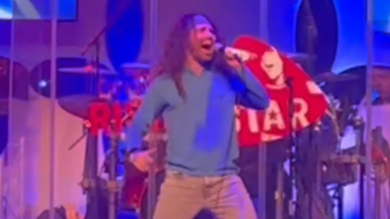 Mark Saint Performs "Don't Stop Believin'" by Journey at CityWalk's ...