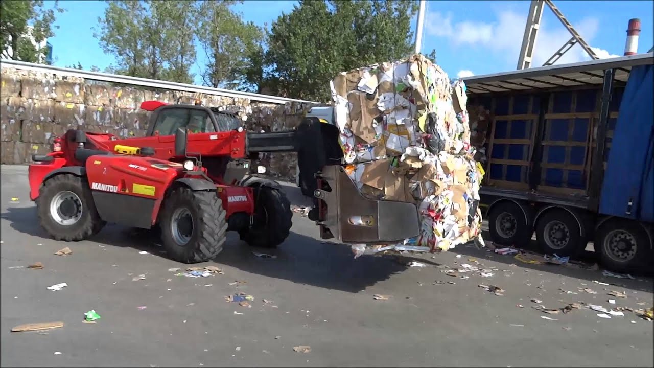MANITOU MHT 780 TELEHANDLER WASTE PAPER BALE HANDLING - YouTube