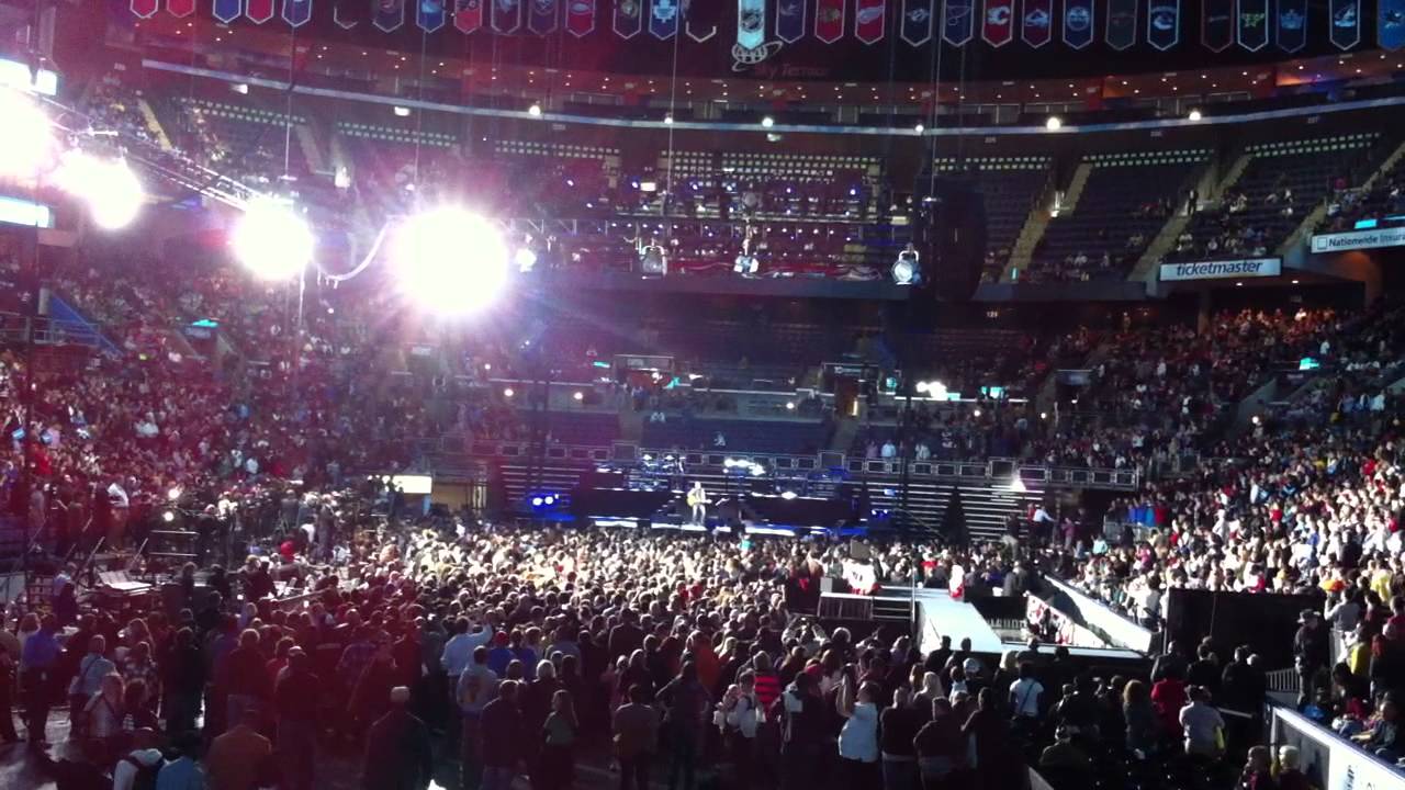 Bruce Springsteen sings "No Surrender" at Obama rally on Nov. 5 in ...
