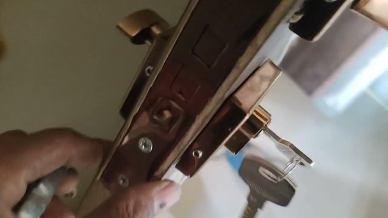 handle lock kaise lagate hain | how to fix handle lock on door | door lock kaise lagaye - YouTube