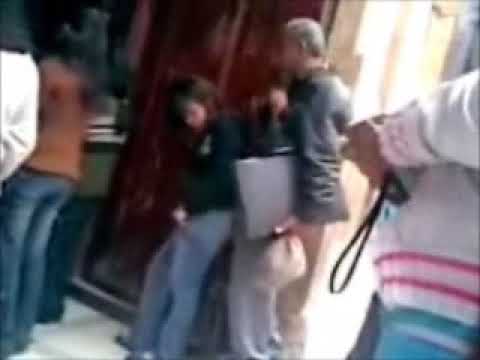 1598  Teatro Dos Gnomos   Groper on the church- arrimon en la iglesia 05 05 2016