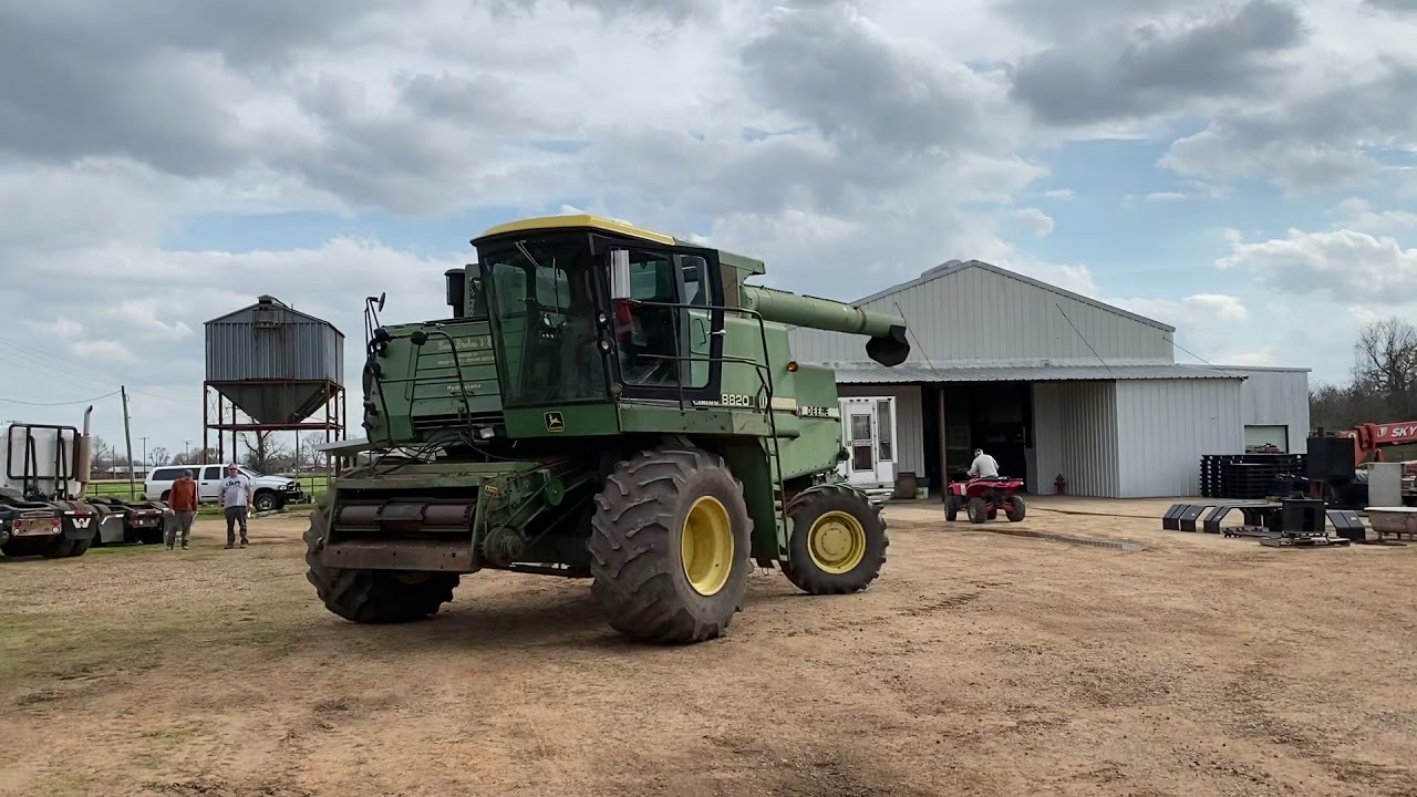 John Deere 8820 Turbo Combine - YouTube