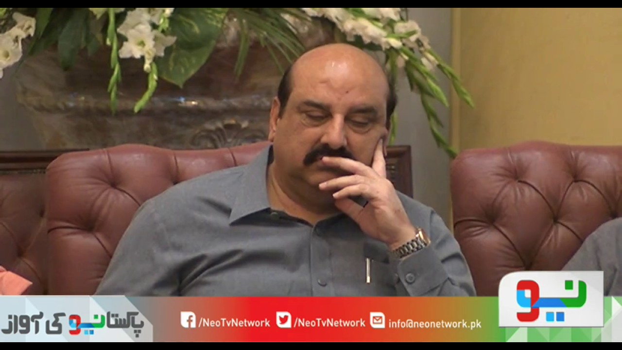 Cheif secretary Punjab Captain (R) Zahid Saeed Sleeping during Labour ...