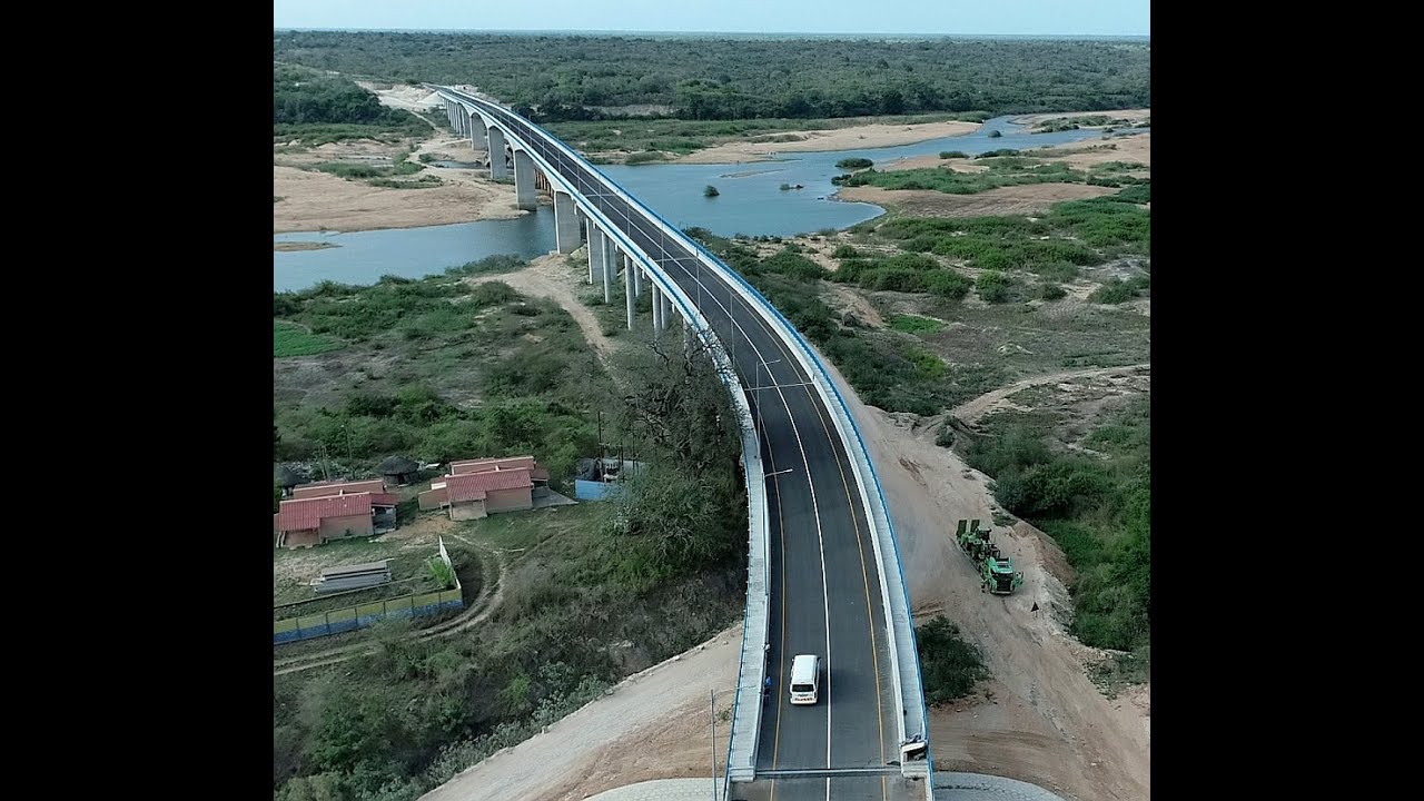 Filipe Jacinto Nyusi em Inauguração da Ponte Sobre o Rio Save - YouTube
