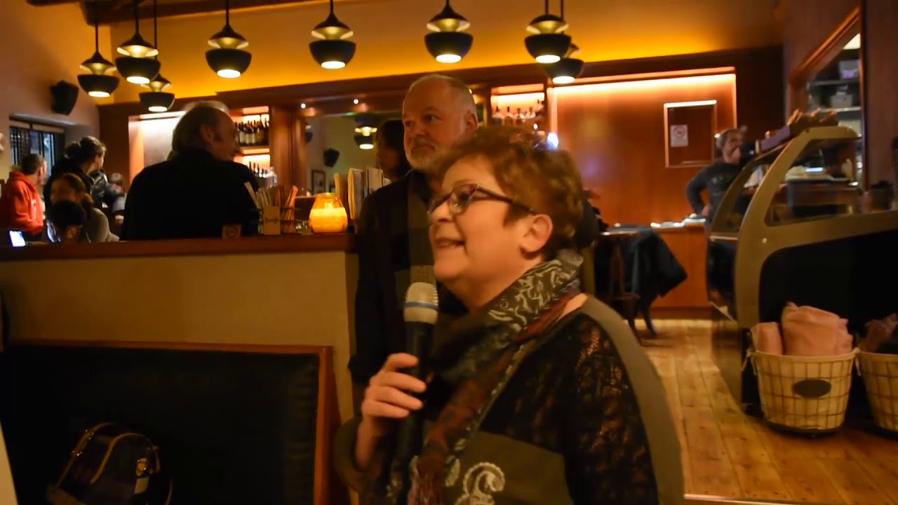 Κοπη Πρωτοχρονιατικης πιτας του Κοινωνικου Ιατρείου Ναυπακτίας - YouTube