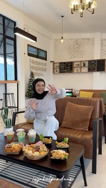 CAFE BARU DI PANDAAN - YouTube