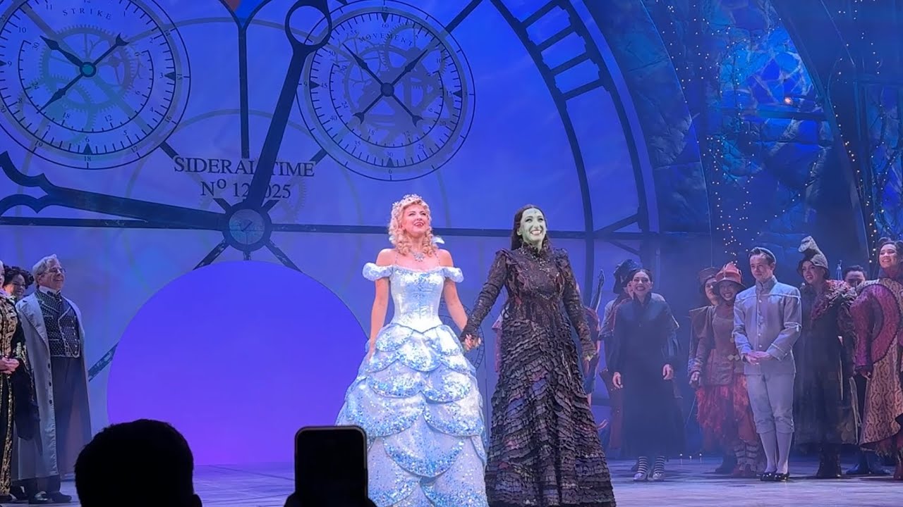 Wicked New Cast First Show Bows Victoria Apollo 25/3/25 Zizi Strallen ...