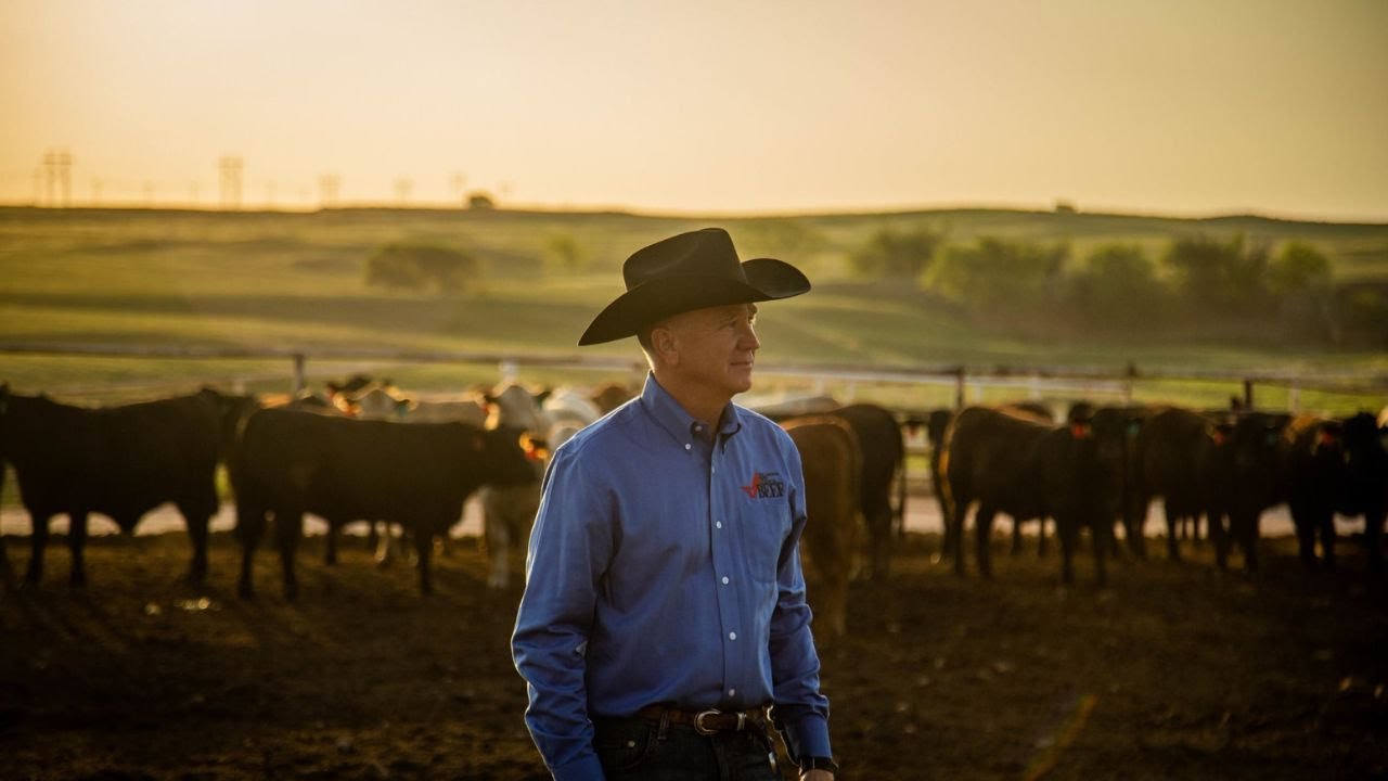 The BEST Leadership Training - Tom Fanning - YouTube