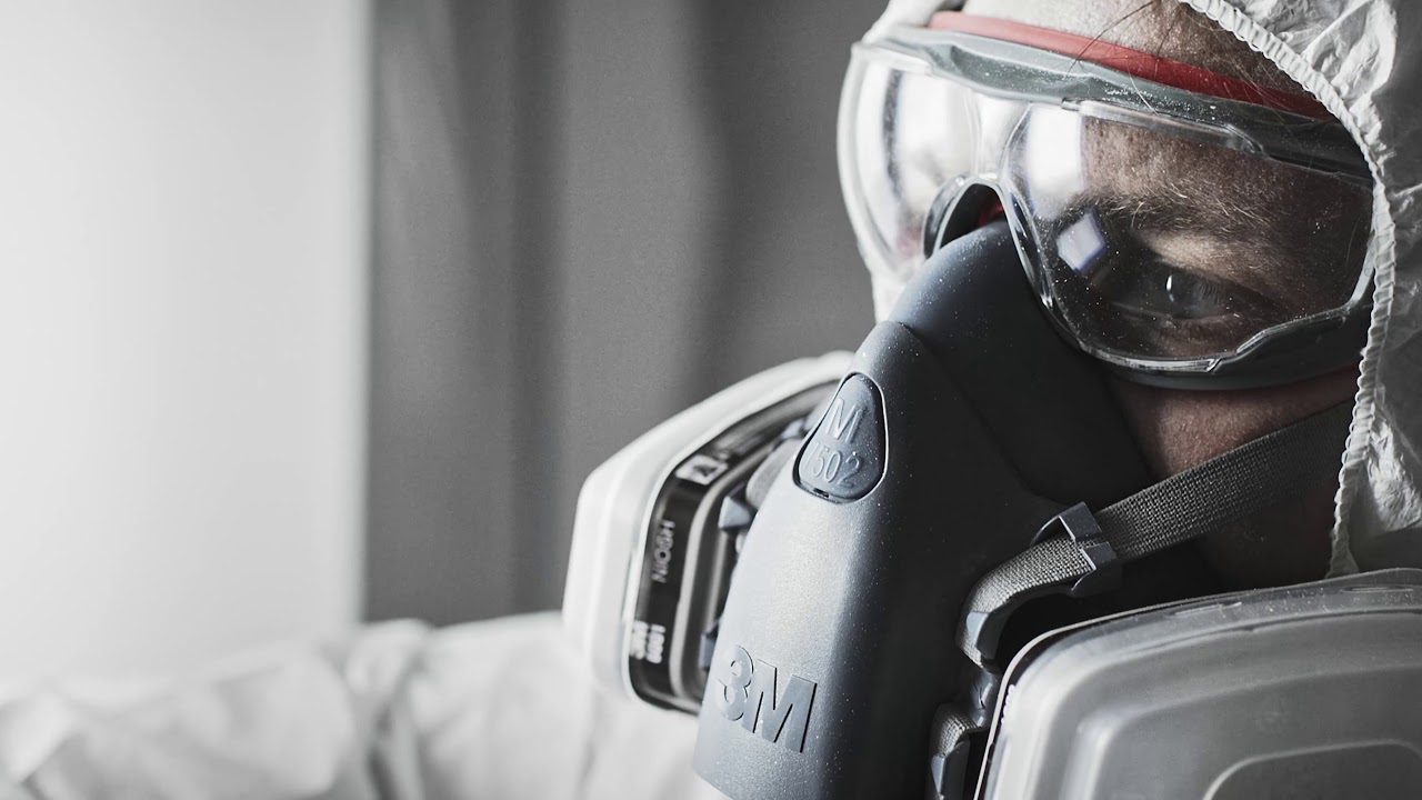 3M™ 7500 Series Respirator with Cool Flow™ Valve - YouTube