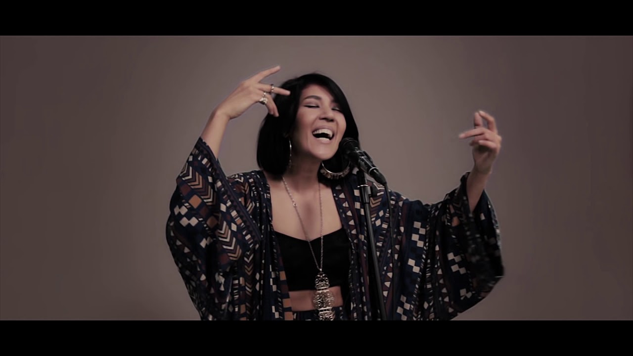 Sayyora Пой меня live - YouTube